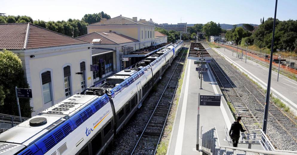 En direct | Le président de la République annonce la création de 10 RER ...