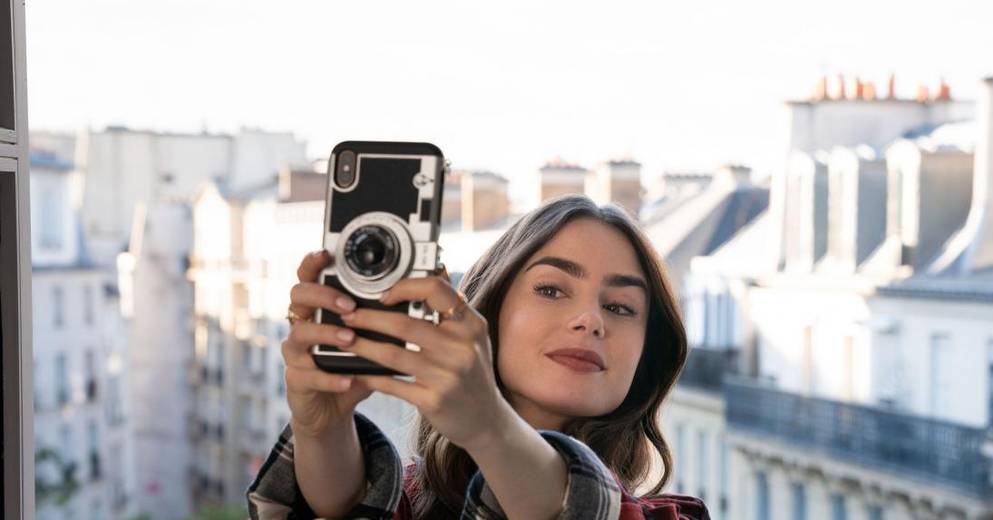 En direct | "Emily in Paris" : la date de la saison 2 dévoilée avec une ...